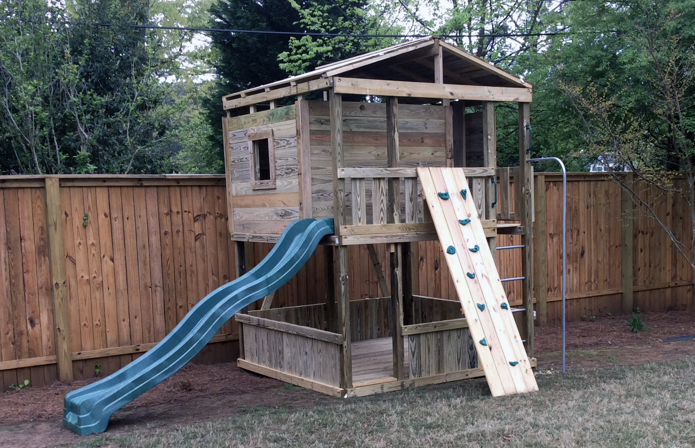 Bear’s Den – Hops Fun Factory